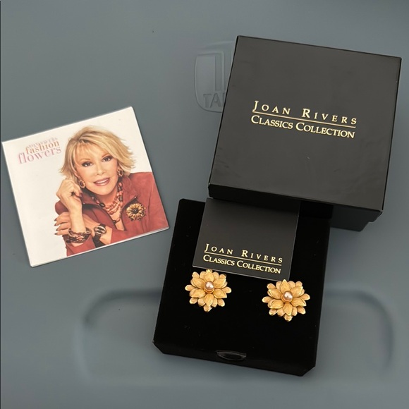 Joan Rivers | Jewelry | Joan Rivers Gold Floral Stud Earrings Nwot ...